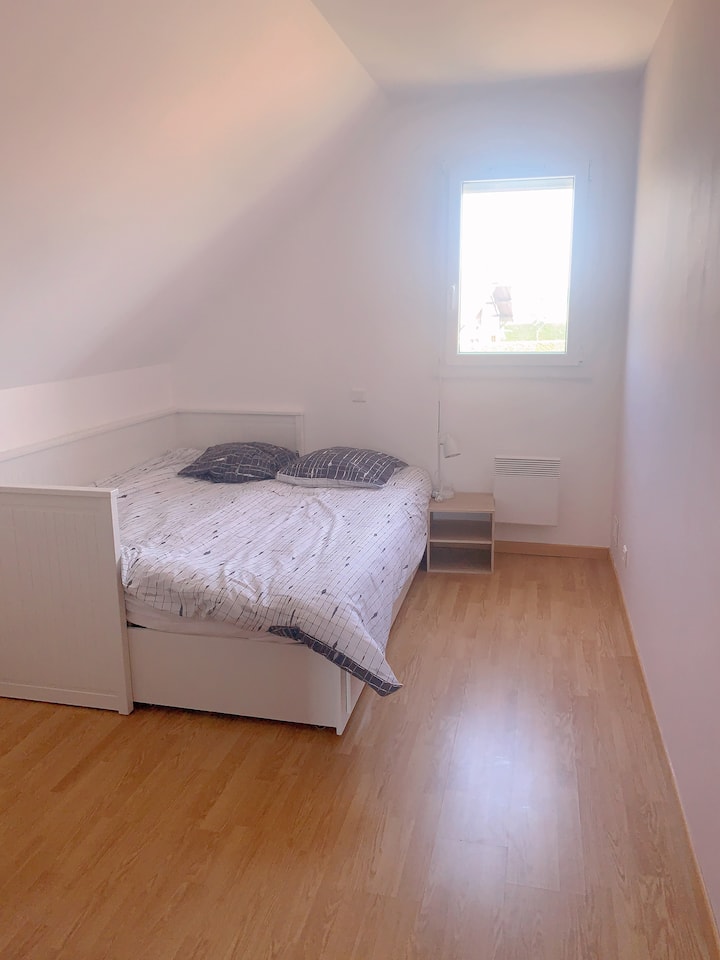 Chambre à La Campagne Dans Une Ville Médiévale - Verneuil-sur-Avre