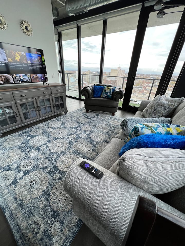 Gorgeous 2 Bed, 2 Bath Overlooking The City - Winnipeg