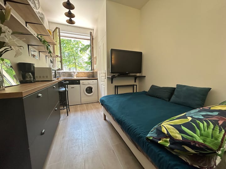 Studio Avenue Foch Près De L'av Des Champs-elysées - Paris 16e Arrondissement