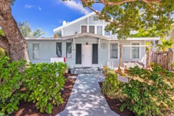 Vintage Coastal Cottage (7bed/3bath) - Boynton Beach, FL
