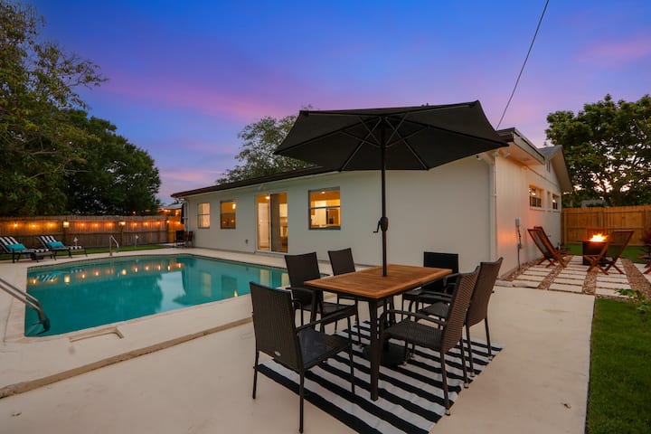 *New* Renovated Coastal Cottage - Juno Beach, FL