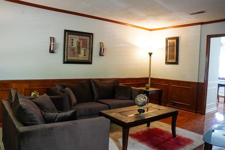 Cozy Springlake Townhome! - Birmingham, AL