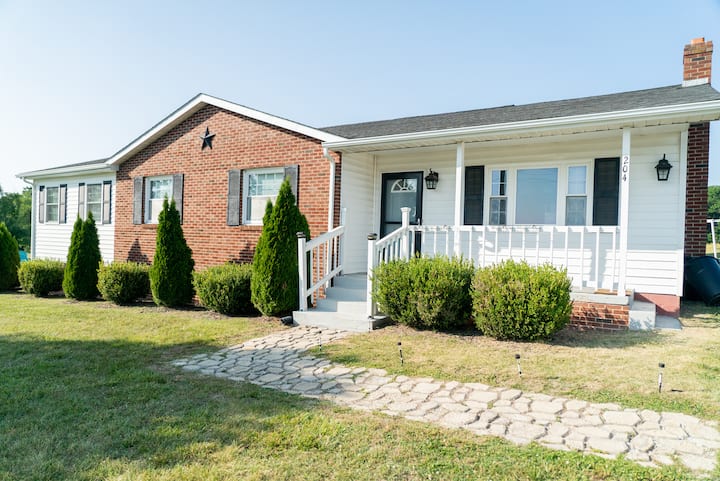 Farmhouse W/hot Tub- 10 Mins Shenandoah Nat'l Park - Luray, VA