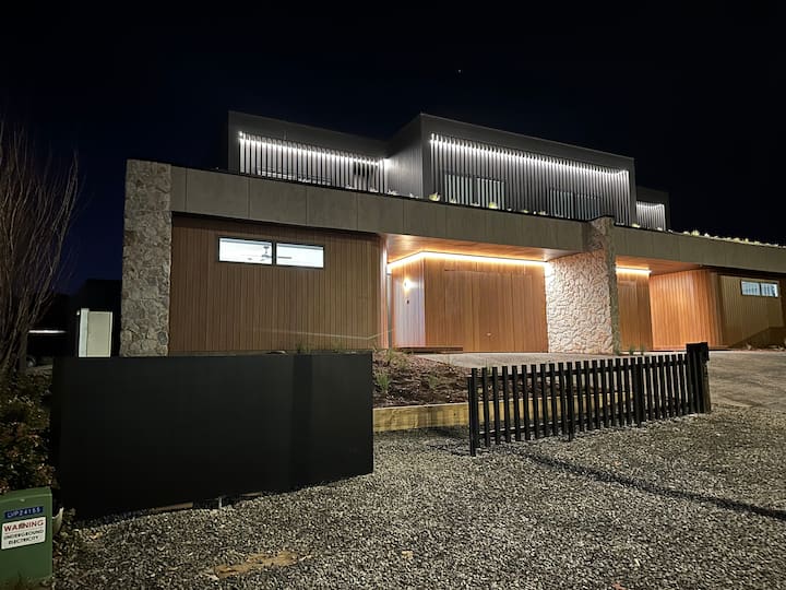 Wonder On Alice Studio - Jindabyne