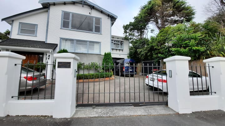 Bright And Spacious Comfortable House In Karori - Wellington