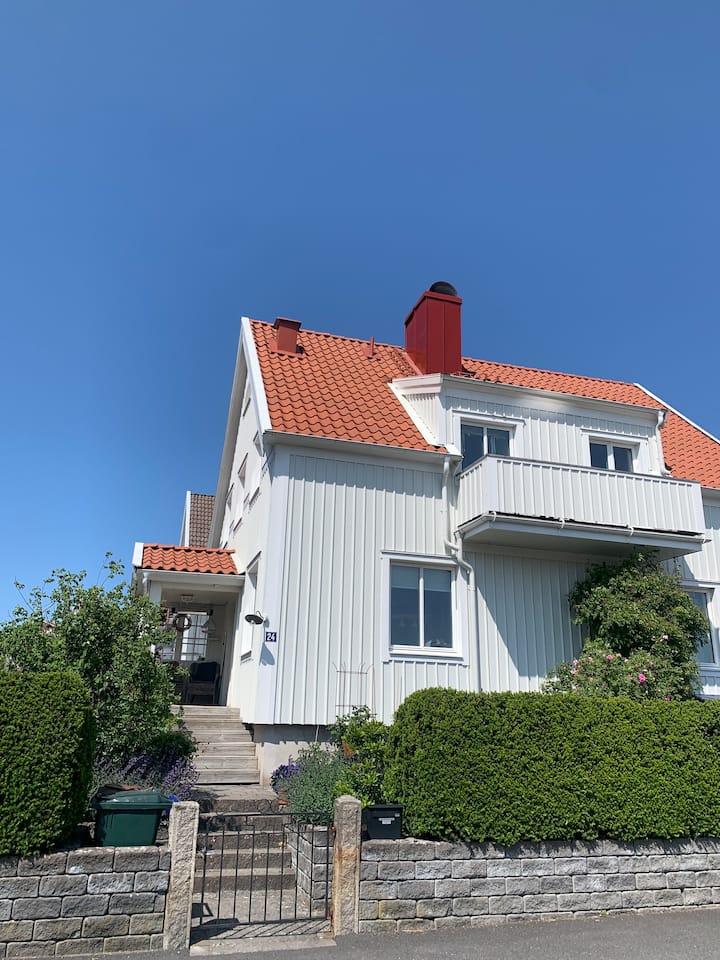 Central Huslägenhet, 3 Rum+kök Med Egen Ingång. - Göteborg
