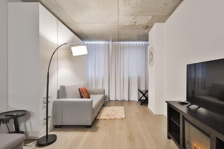 Perfect Location In City | Must Stay | Very Clean - 