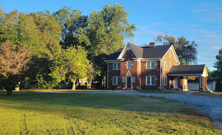 Mcknight On Main. 5 Minutes From Mtsu. 5 Bedrooms. - Murfreesboro