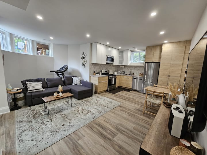 Perfect Home Away From Home - Aurora