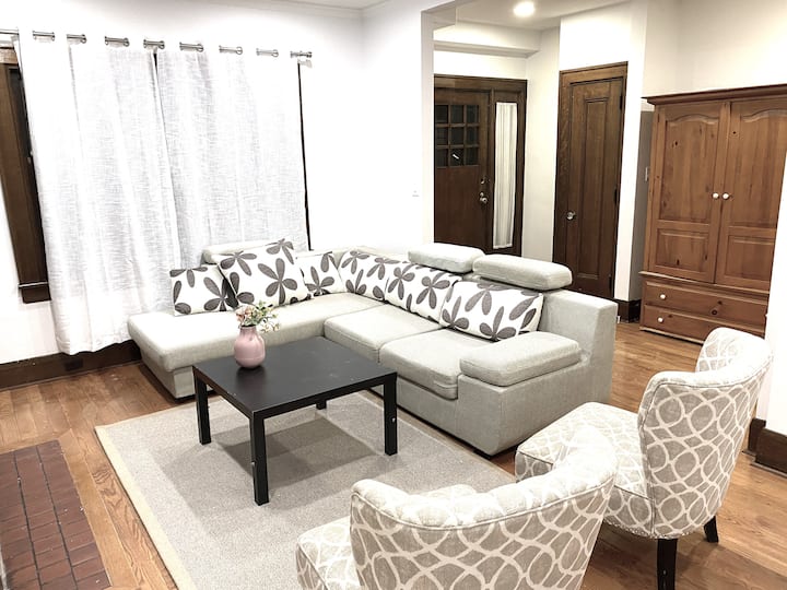 Classic Home, Newly Renovated, 4 Bedrooms - Niagara Falls