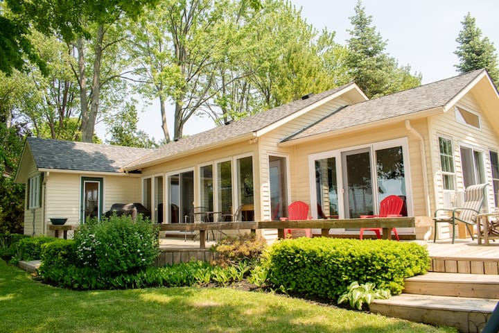 Little Inn Lake Front Cottage - Bayfield
