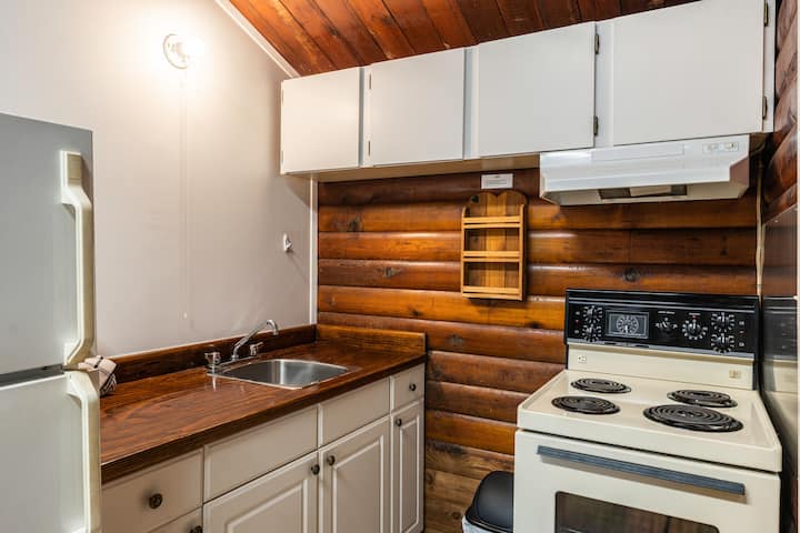 Vancouver Island Lake Cabin #5 - Nanaimo