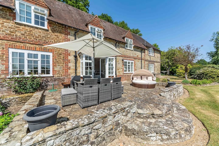 Midhurst House With Tennis Court - Petersfield