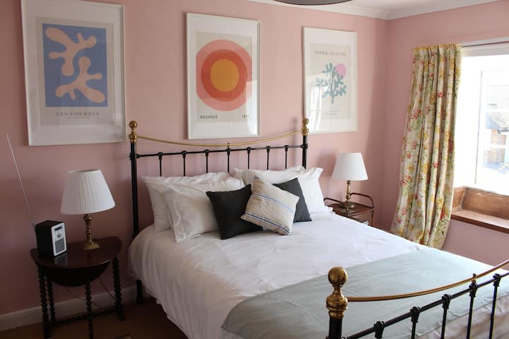 Double Room In Heart Of Silverstone Village - Towcester
