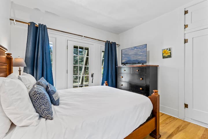 Downtown Flg, Hot Tub, Sleeps 12 & A/c! - Flagstaff, AZ