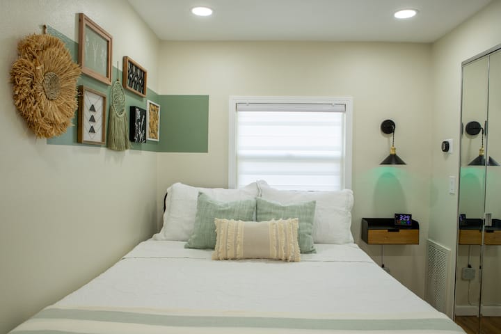 Cozy Renovated Studio – Private Entry + Parking - San Petersburgo, FL
