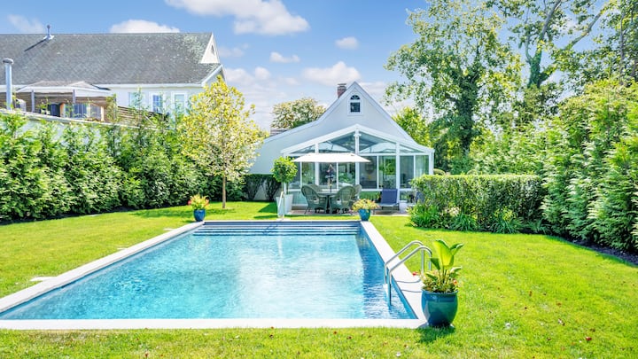 Charming Village Tudor Cottage - Westhampton