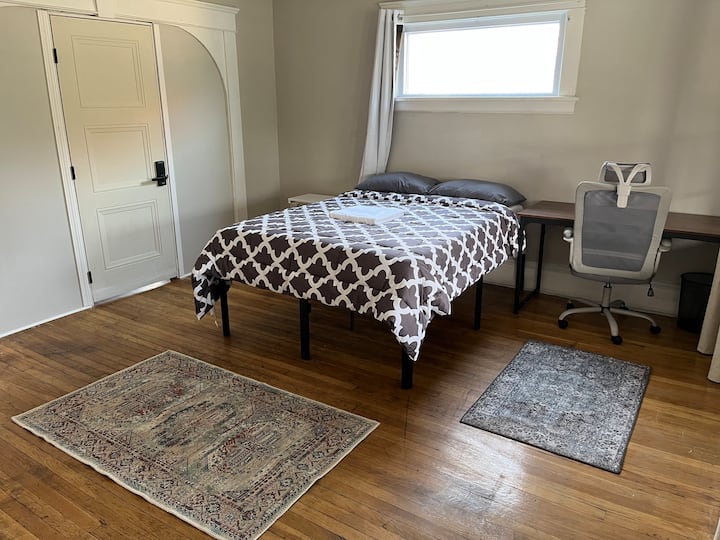 Room Close To Cleveland Clinic - Cleveland Heights, OH