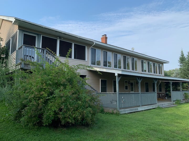 Spacious 4br W/ Pool Table - Belfast, ME