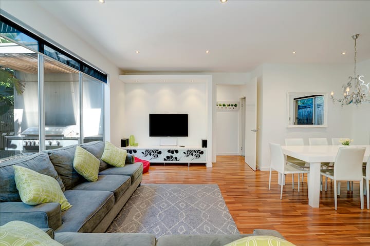 Main St Getaway - Mornington