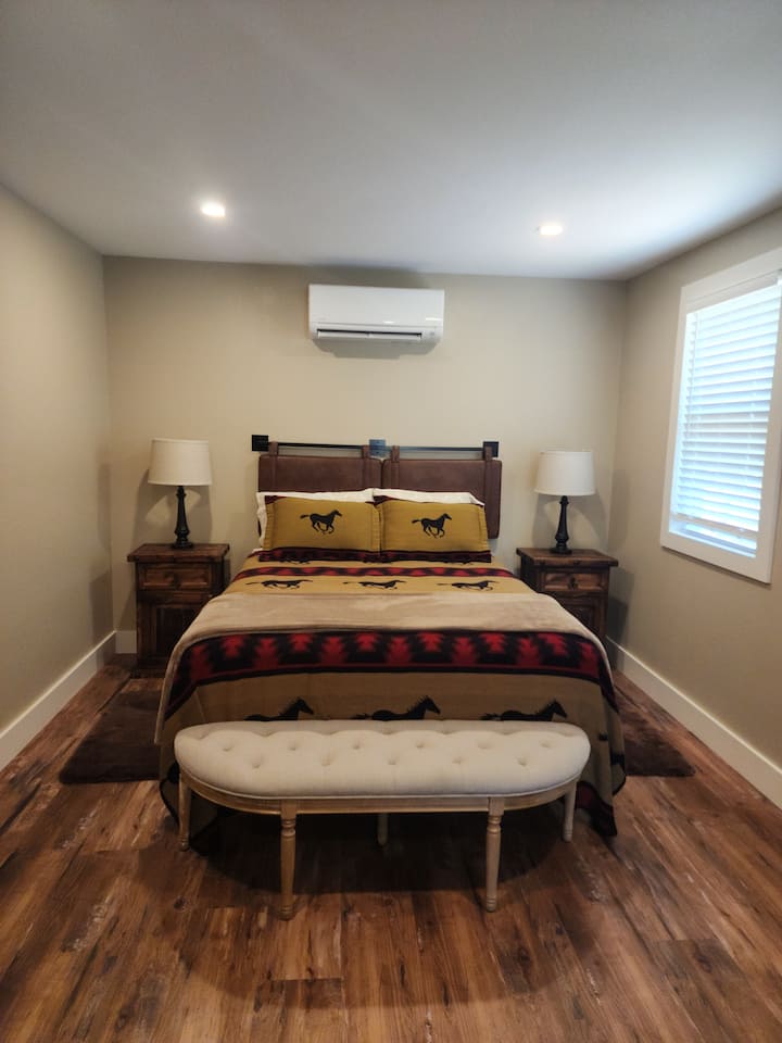 Dancing Deer Lodge Suite 2 - Downtown Bandera - Bandera, TX