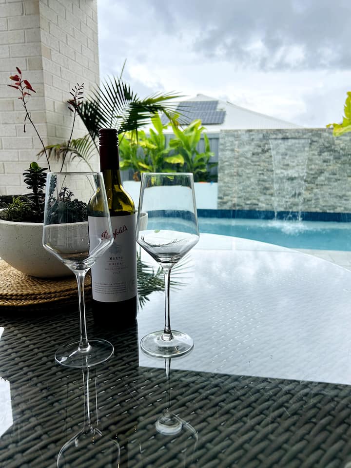 Stunning Coastal Style Home - Bribie Island