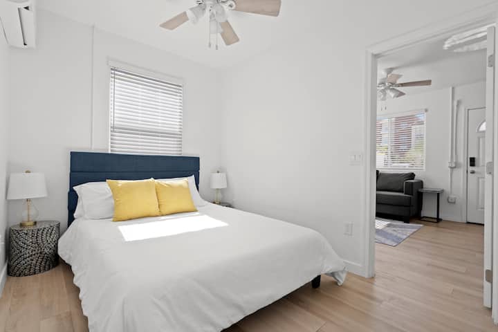 Tempe Bungalow - Central & Charming Tiny Home 17 - Tempe, AZ