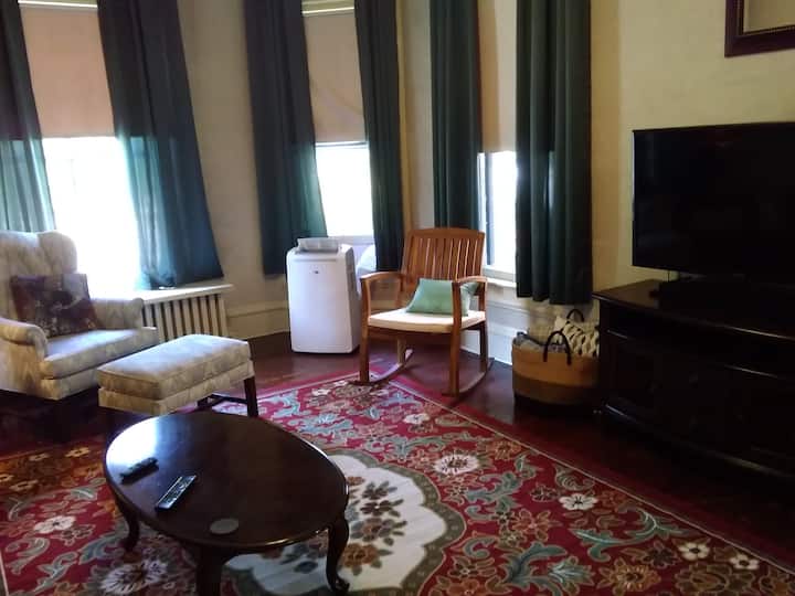 Large Family Home Near Downtown! - Washington Park Zoo, Michigan City