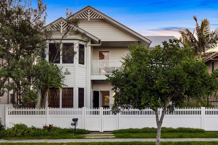 *Special* Luxe Funpacked Hampton House In Marcoola - Coolum Beach