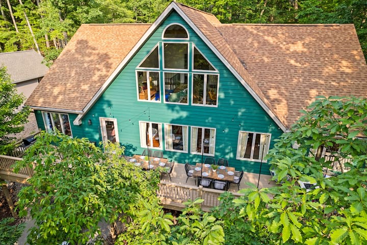 Huge Mountain Lodge! Hot Tub, Fire Pit, Game Room! - Harrisonburg, VA