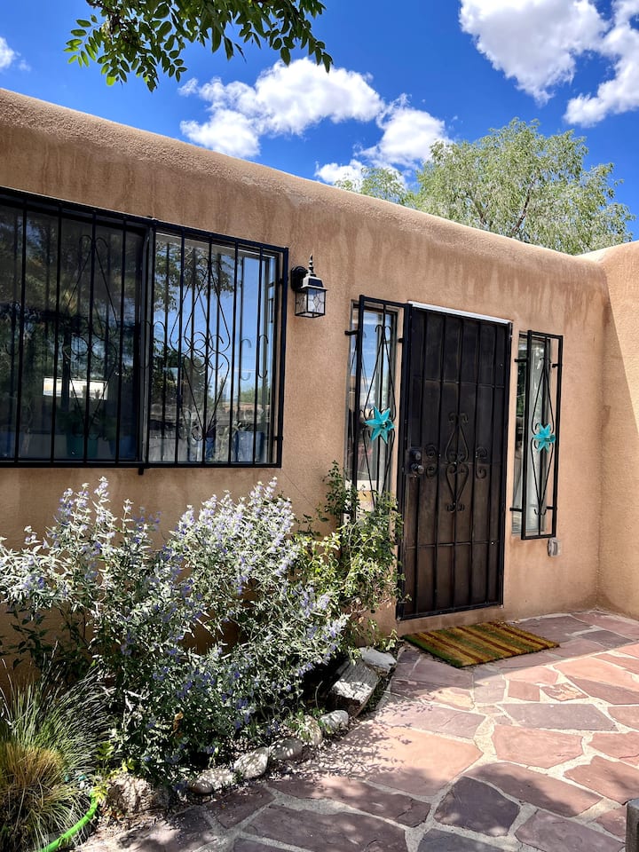 Cheerful North Valley 2-bed 1-bath Near Old Town - Albuquerque, NM