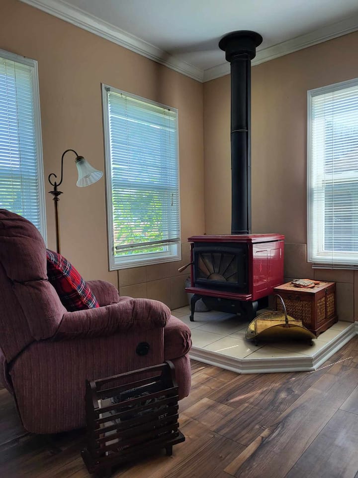 2 Bed, 1 Bath House Near Bruce Power - Kincardine