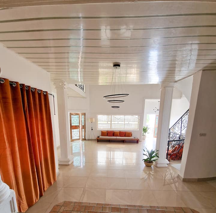 House For 8 At Hsl - Sierra Leone