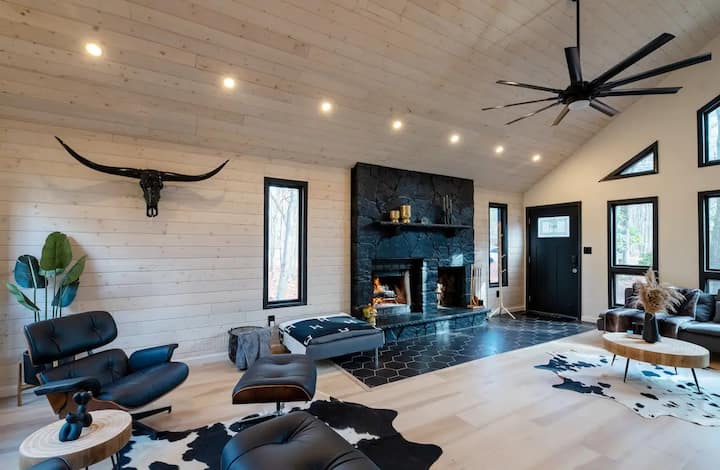 New! Unique Luxurious Chalet/fireplace/firepit - Albrightsville, PA