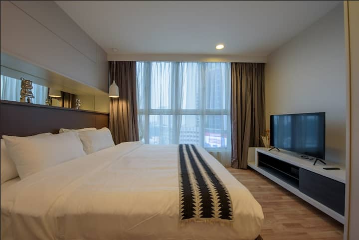 King Bed Luxury Spacious 2r2b With Water Dispenser - Kuala Lumpur