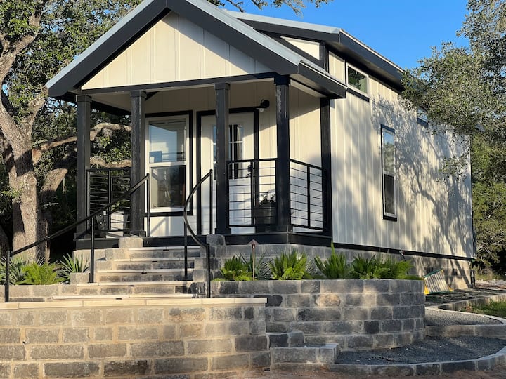 Chi-chi’s Bungalow - San Marcos, TX