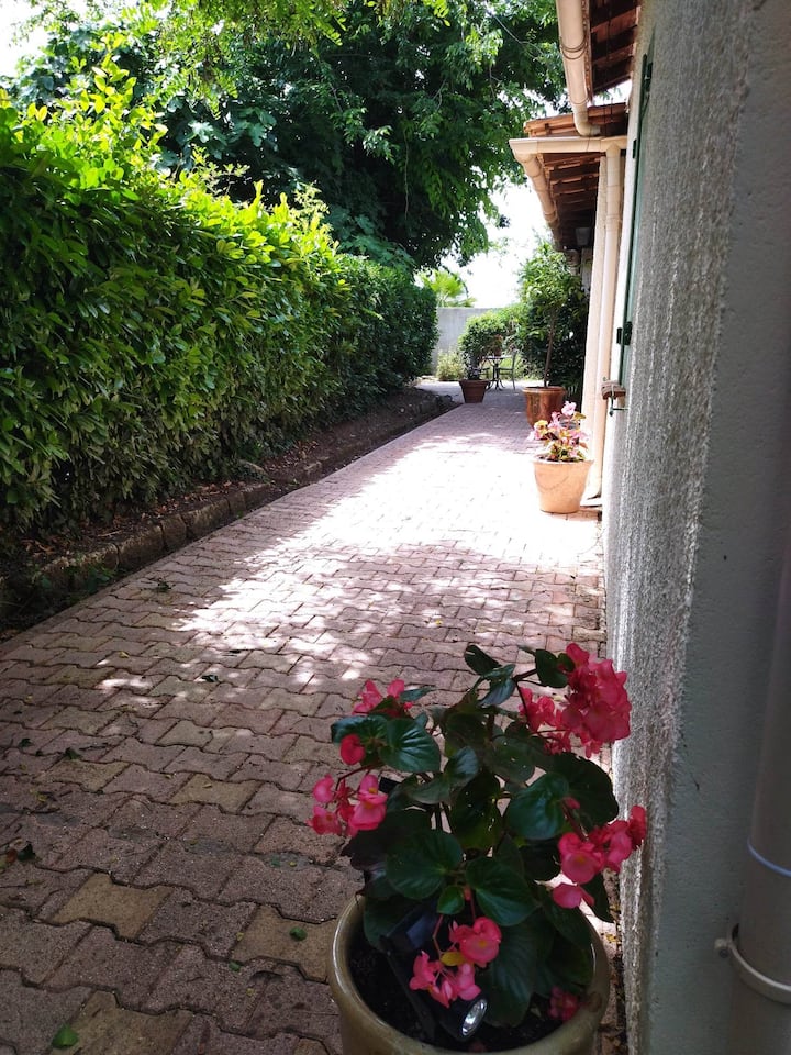 Maison Familiale Avec Jardin - Castries