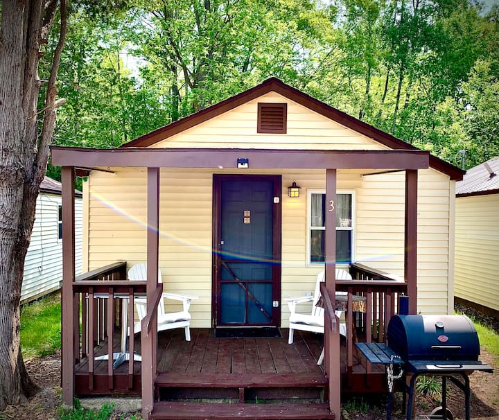 The Benzonia Rustic Resort Blue Jay Cottage - Beulah, MI
