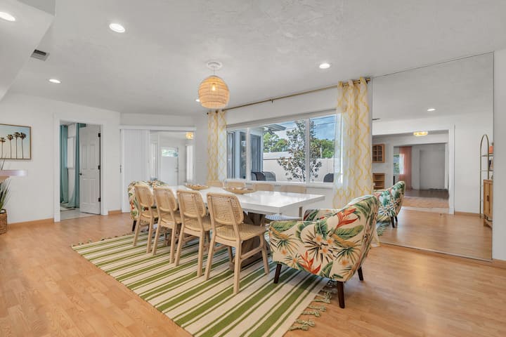 Long Term Stay Family Friendly Near Beach! - St. Petersburg, FL