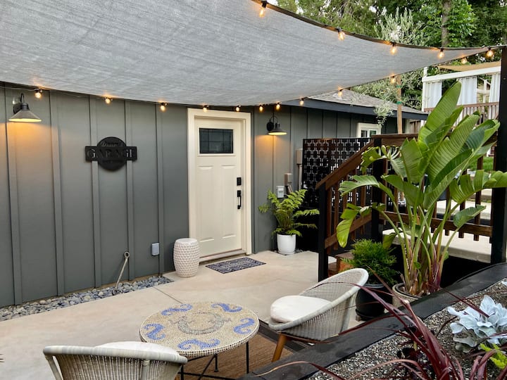Dean's Garage: Moto Style Luxe Home Central Auburn - Auburn, CA