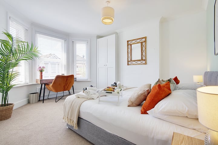 Beach Staycation Dorset -4 Bedrooms, Ev And Games - Bournemouth