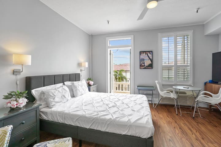 Bijou Terrace Studio - Palm Beach - Palm Beach, FL