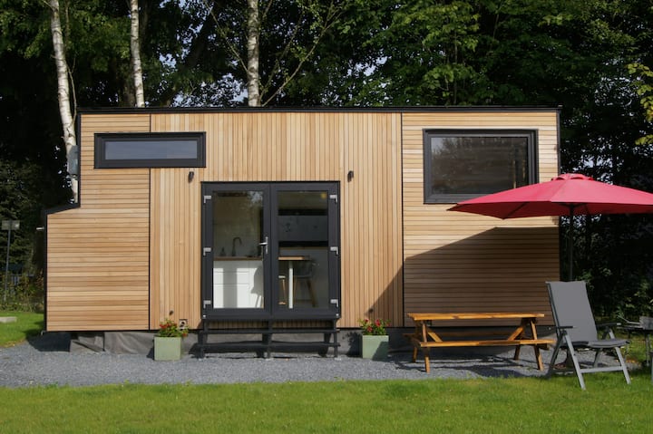 Ma Tiny Gaumaise,reposant, à L'entrée Des Bois - Musson
