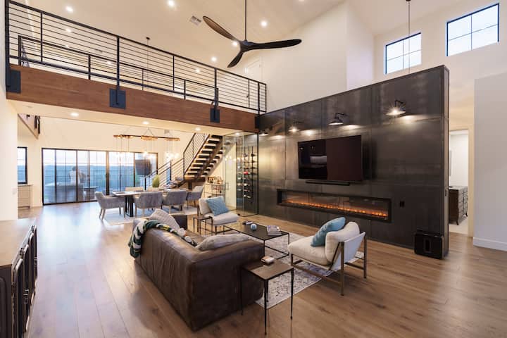 Modern Barn-style Retreat - Phoenix