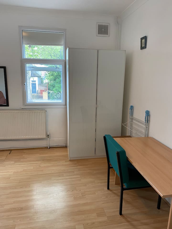 Spacious Large Bedroom Near Central London - Greenwich