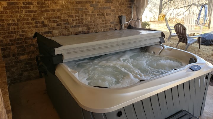 Hot Tub,  100% Private, Sleeps 11+, Tons Of Space! - Lubbock, TX