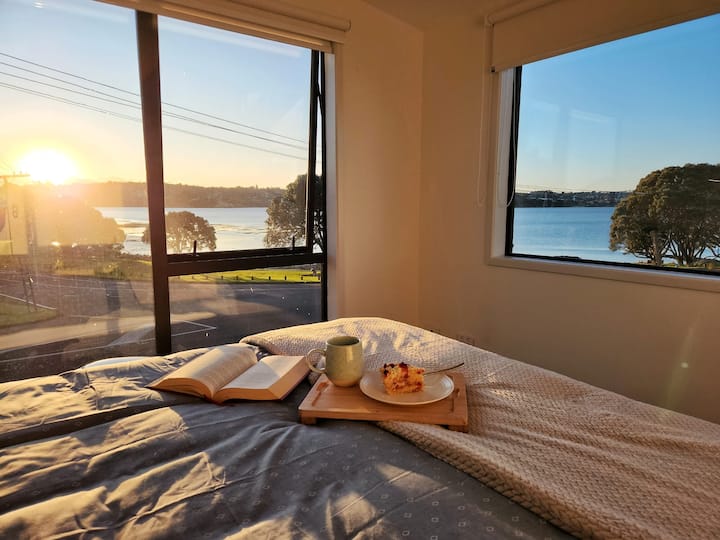 Waterfront Home - Ocean Views By Airport - Auckland