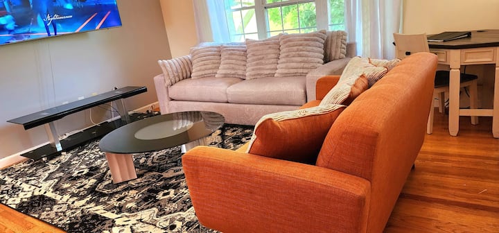Large Bedroom With 2 Queen Beds. - Worcester, MA