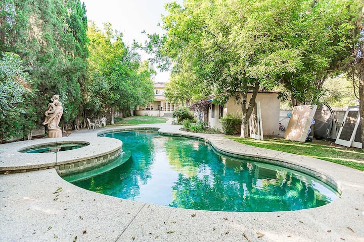 Glamour On Lorain E#41181 - Pasadena, CA