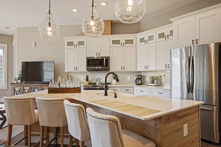 Lux Condo | Heart Of Downtown | Walk To Everything - Blue Ridge, GA